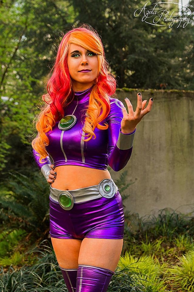 21 Starfire Cosplays That Look A Thousand Times Better Than The Titans ...